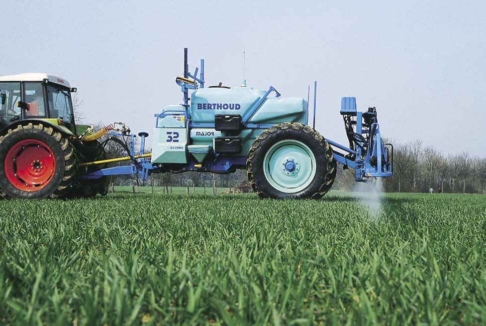 Berthoud Major 32 trailed sprayer practical test - Profi
