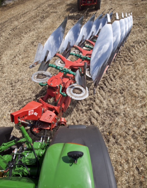 Kverneland plough gets clever - Profi