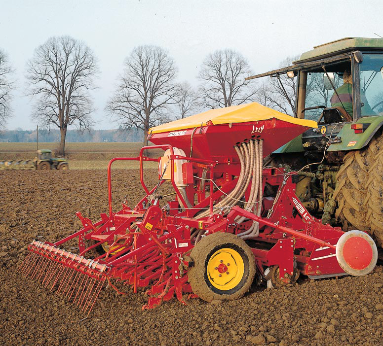 Practical test: The Lely 3m Roterra and Combi-Pneumatic drill - Profi