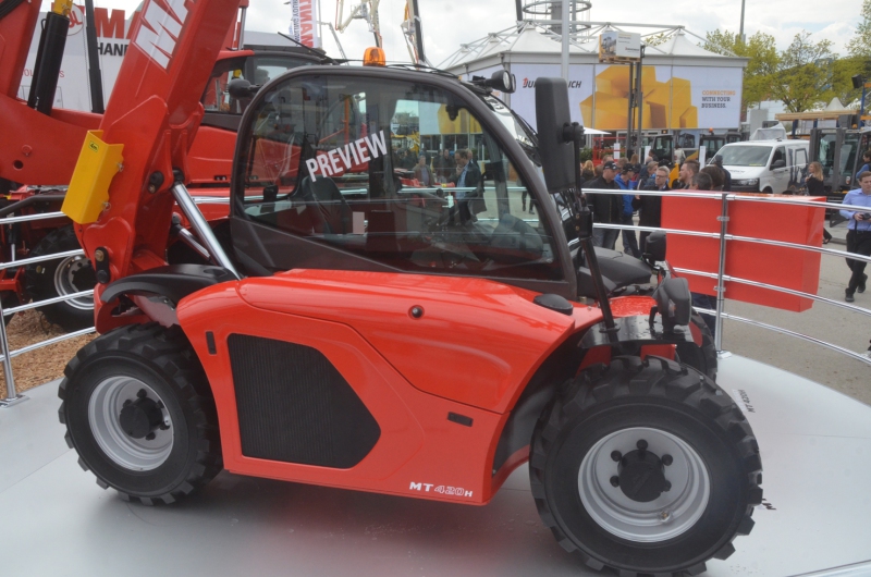 Manitou shows new baby telehandler - Profi
