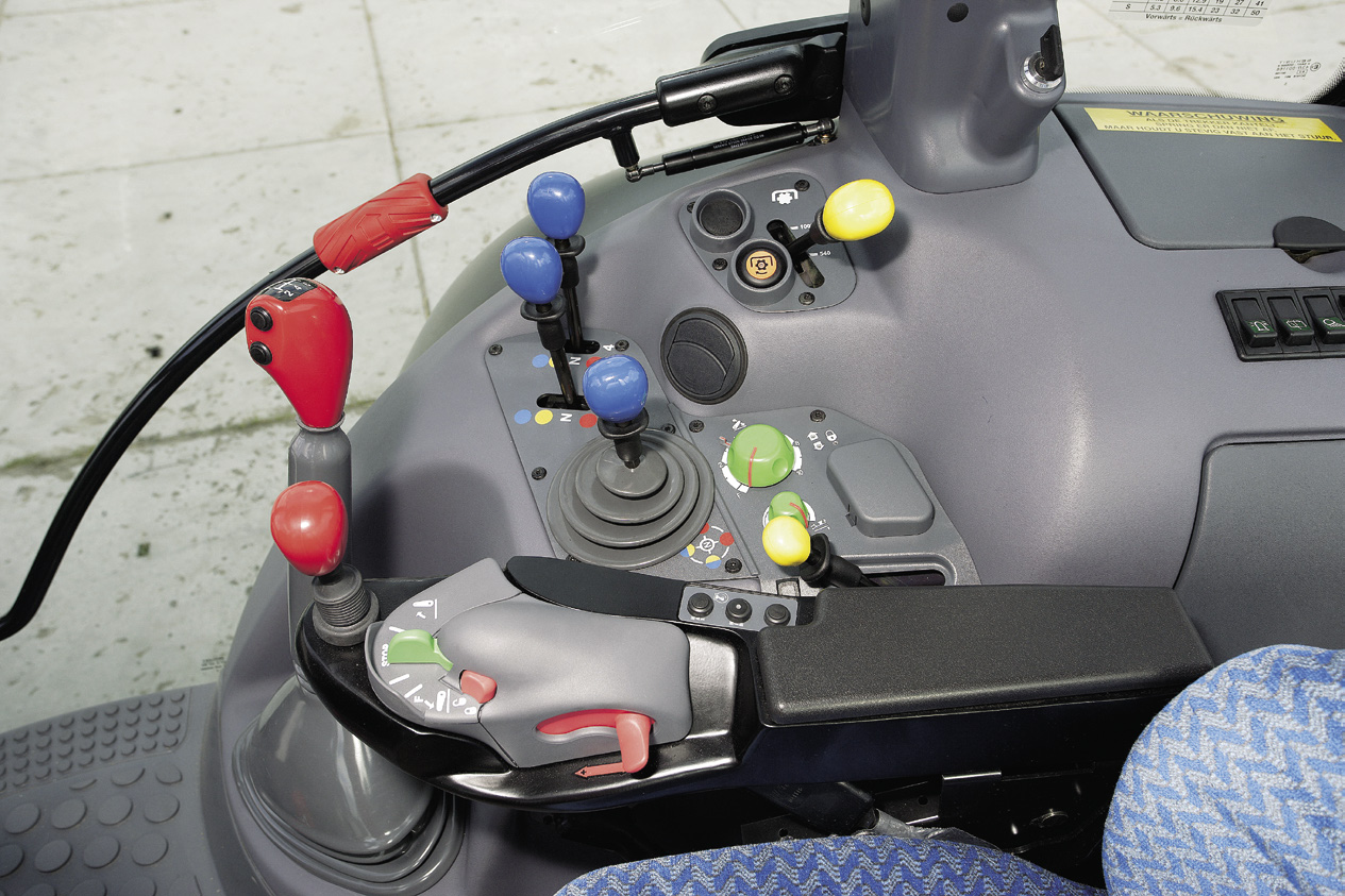 12 tractor cabs in comparison: Cabin comfort counts - Profi