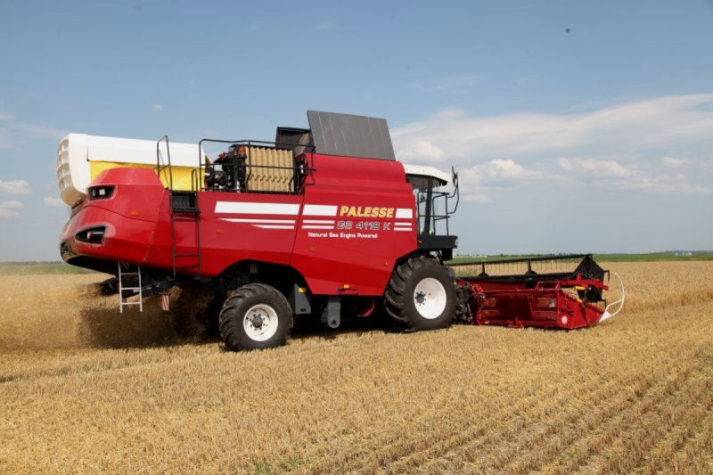 World’s first gas-powered combine - Profi