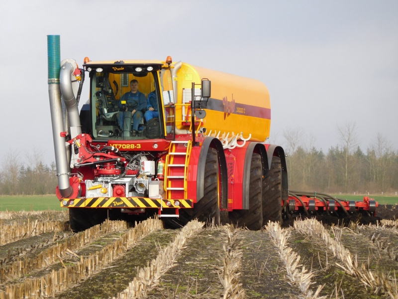 World’s most powerful self-propelled slurry machine - Profi