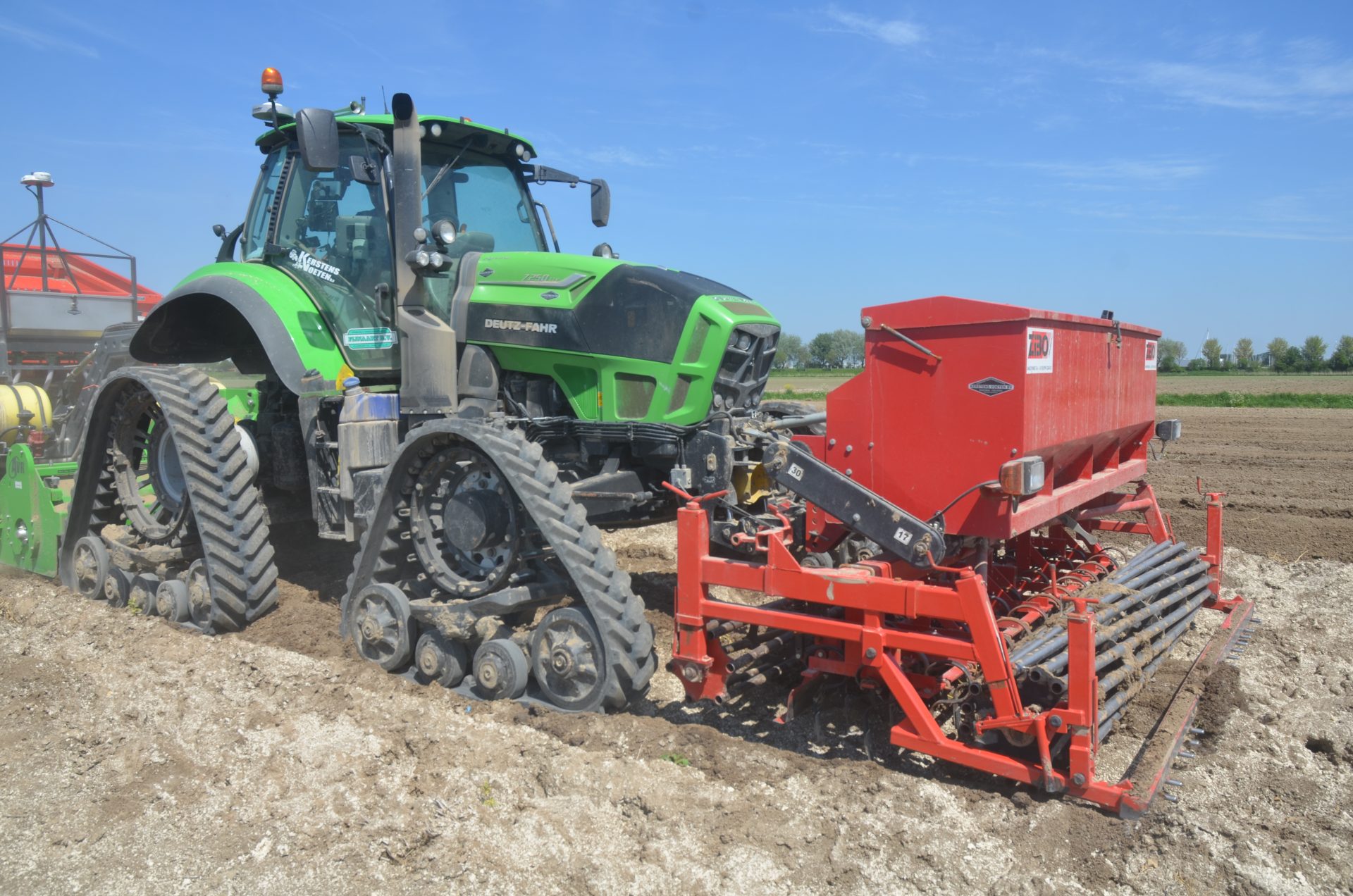 Potato planting on tracks - Profi