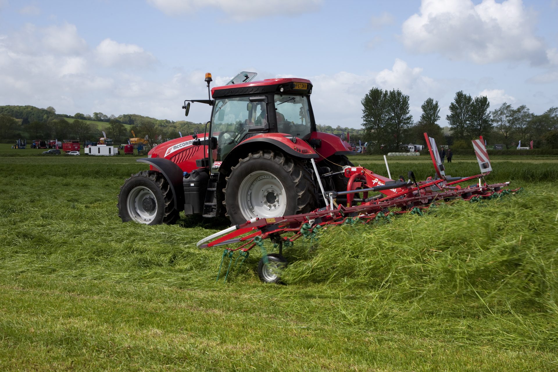 Grassland UK: Mounted tedder stretches to 11.2m - Profi