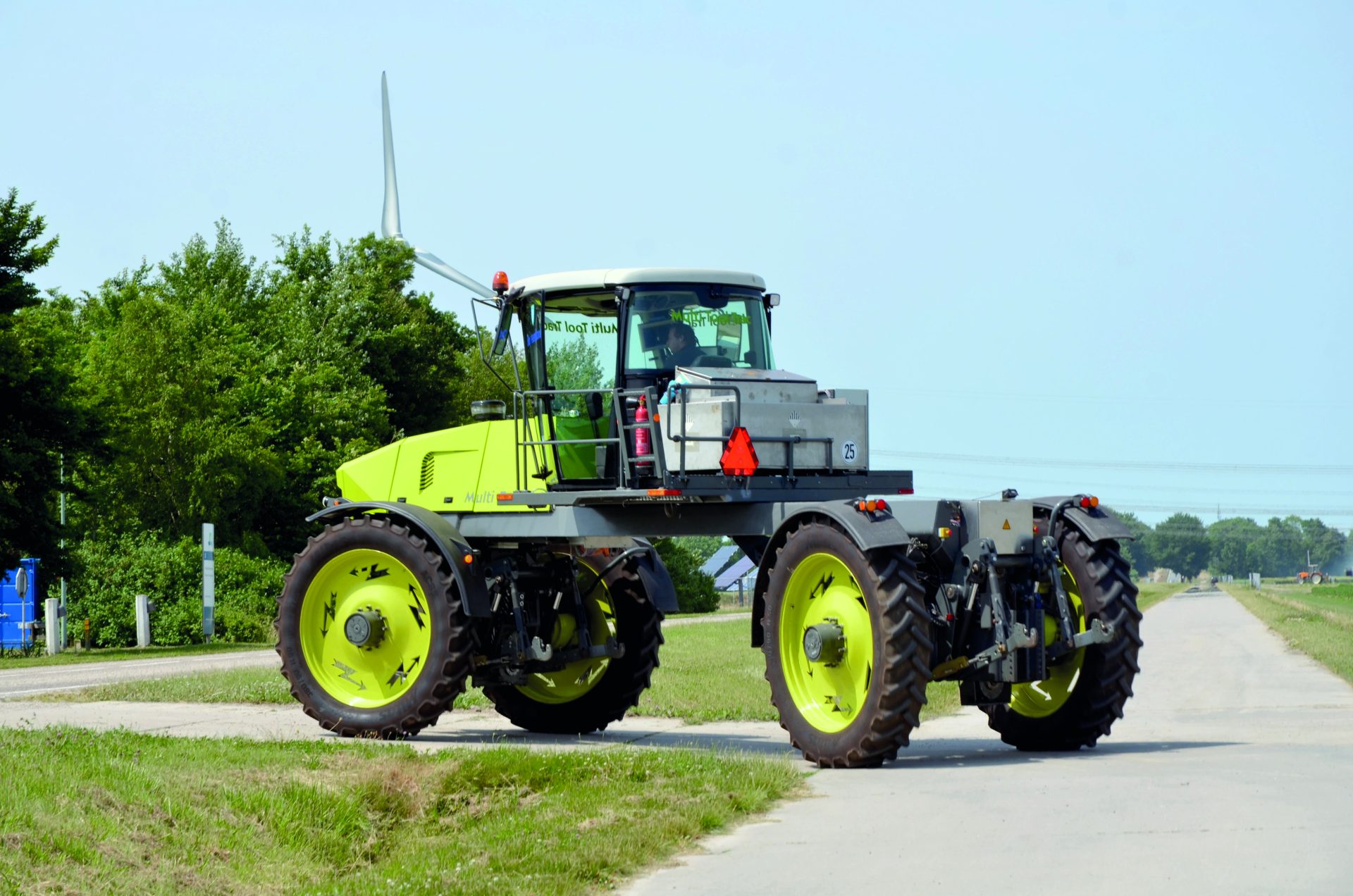 Multi Tool Trac: Electric tractor unplugged - Profi