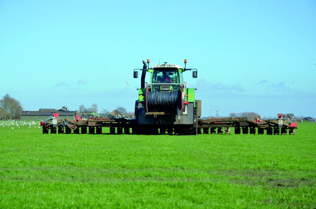 Self-propelled Fendt slurry rig: More weight up front - Profi