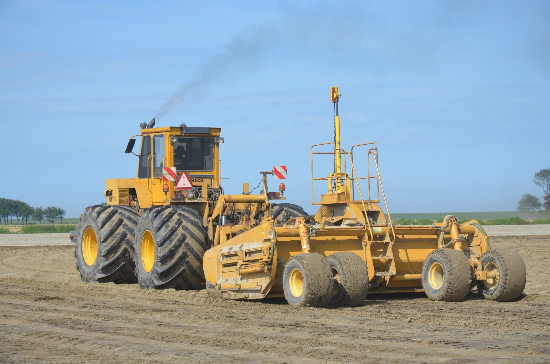 Dutch earthworks contractor runs a mixed tractor fleet - Profi