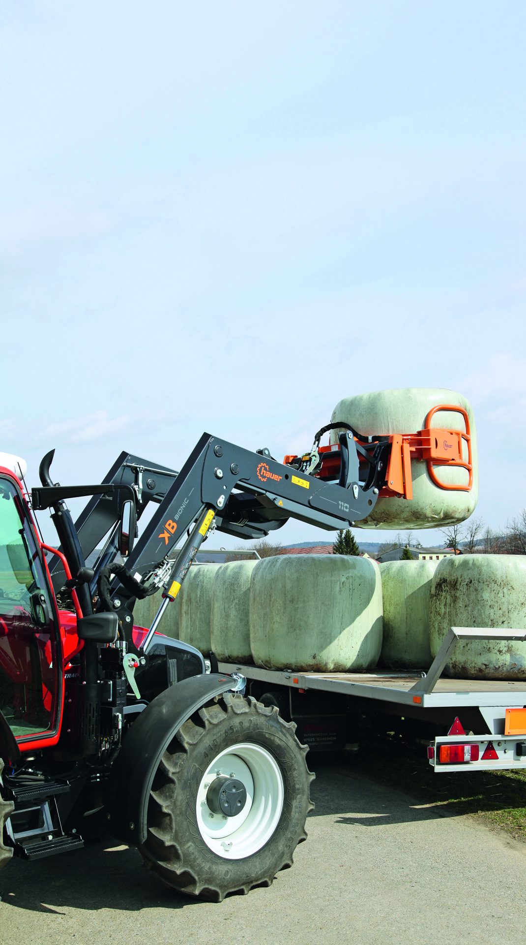 Hauer XB Bionic 110 front loader: Boom with a view - Profi