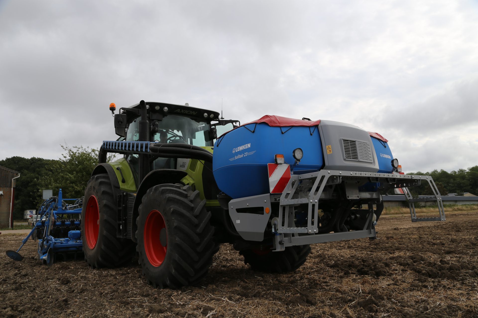 Lemken sticks it up front - Profi