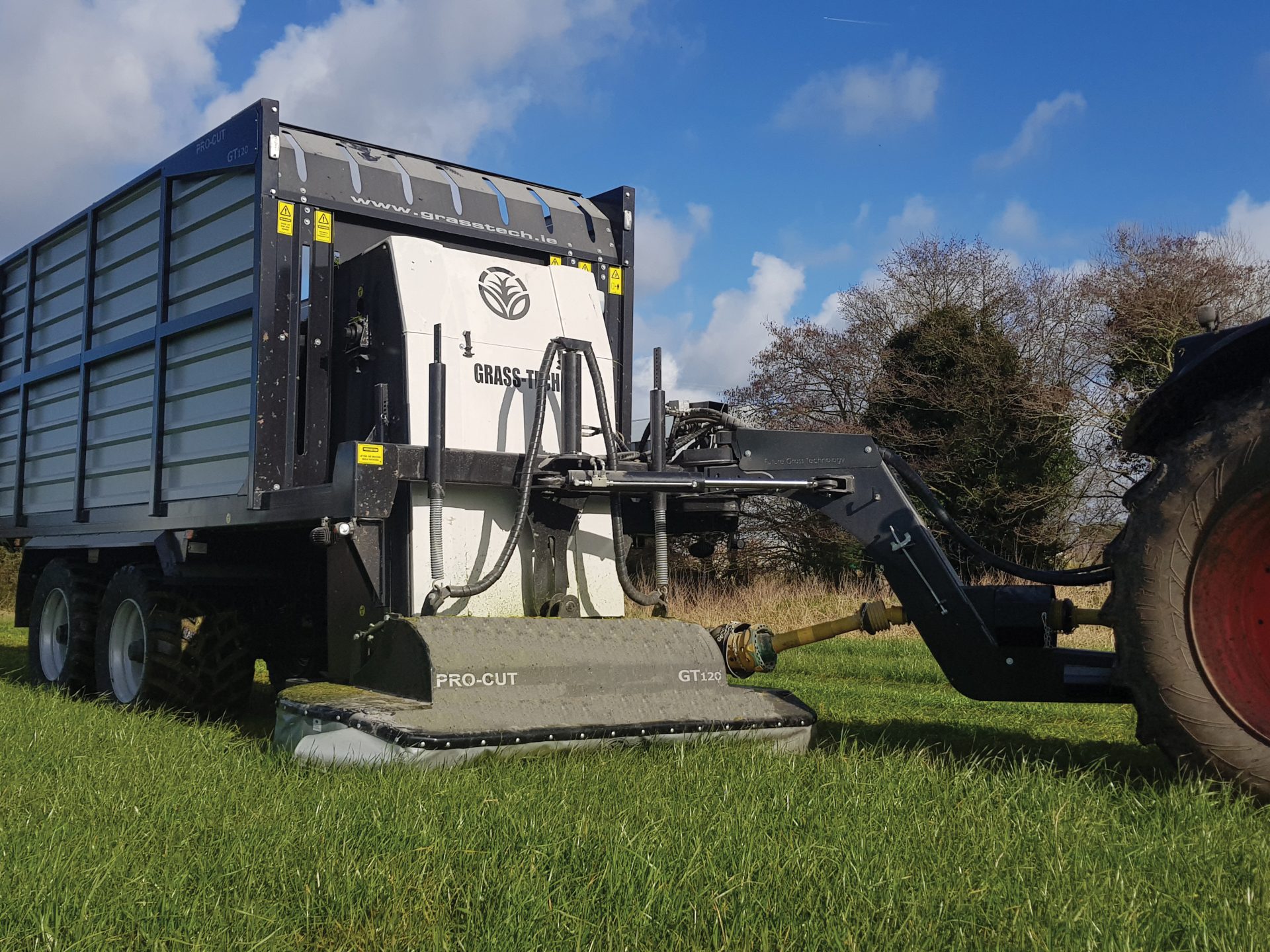 PZ mower in latest Grass Tech zero grazer - Profi