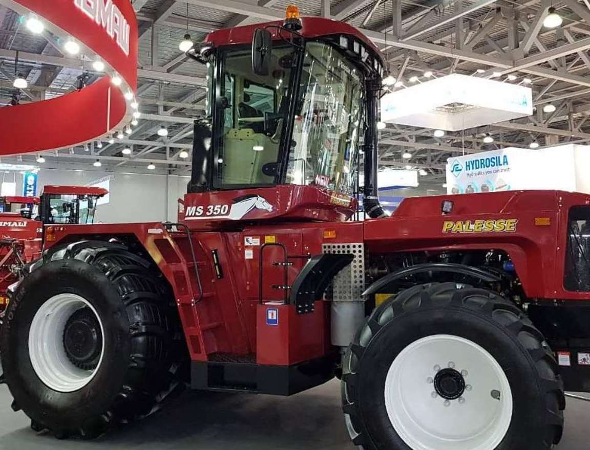 Gomselmash shows 350hp systems tractor - Profi