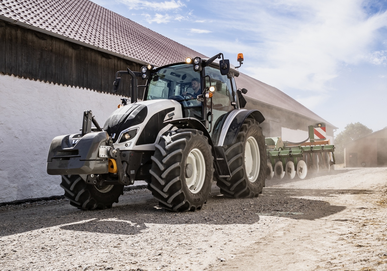 New Valtra powershift, suspension and Stage V models - Profi