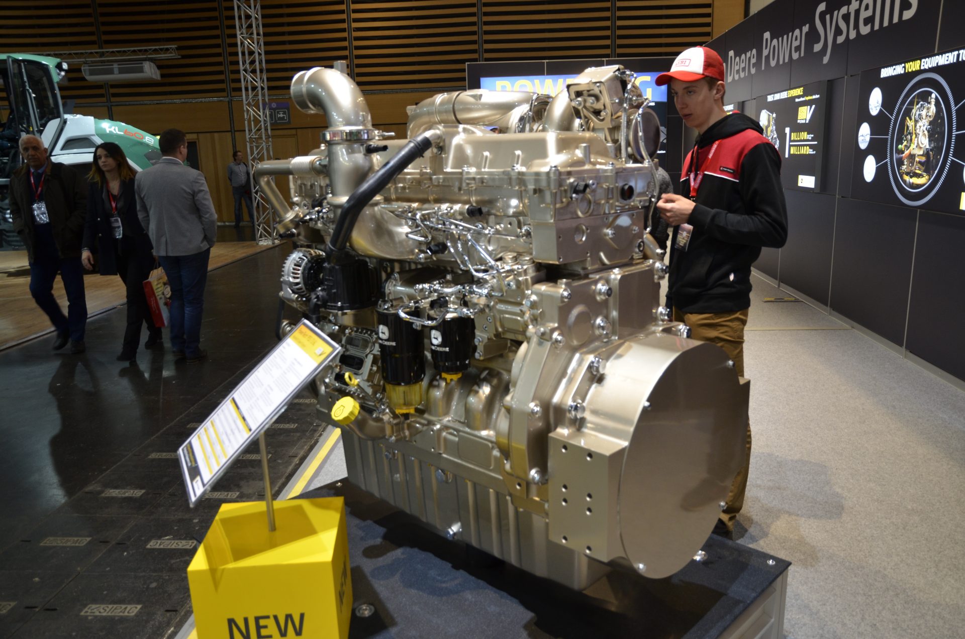 SIMA 2019: John Deere shows 685hp engine - Profi