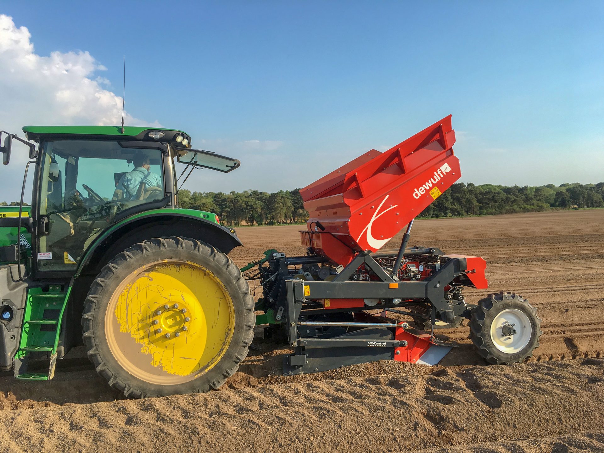 Dewulf shows first three-row mounted planter - Profi