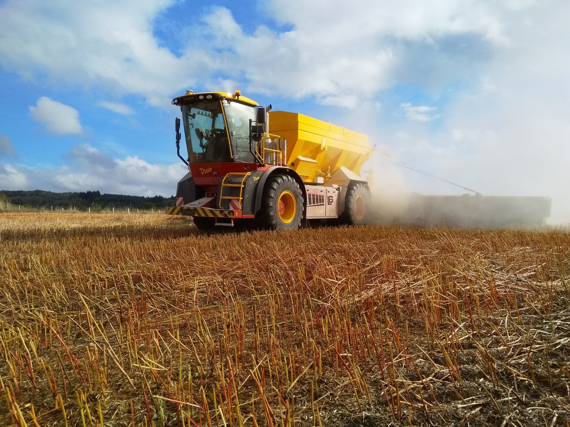 Lime spreading option for Vredo Trac - Profi