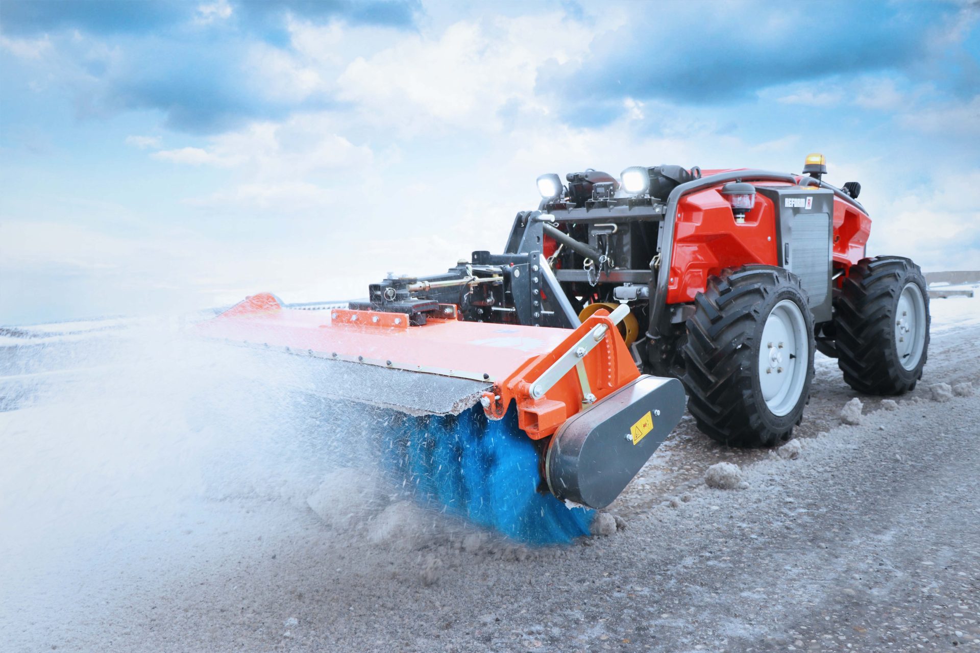 Remote-controlled hybrid tool carrier - Profi