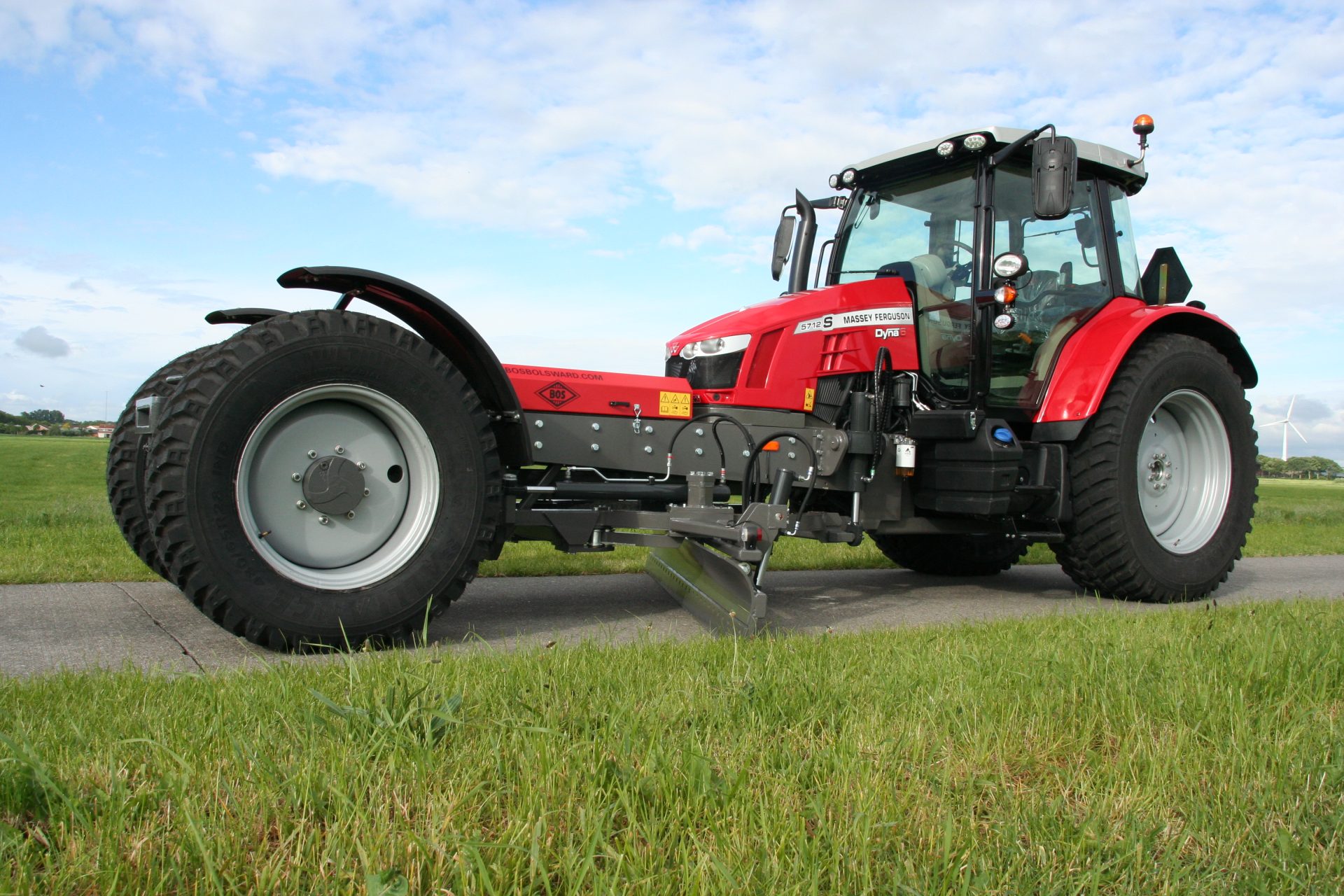 Modified Massey for grading dirt roads - Profi
