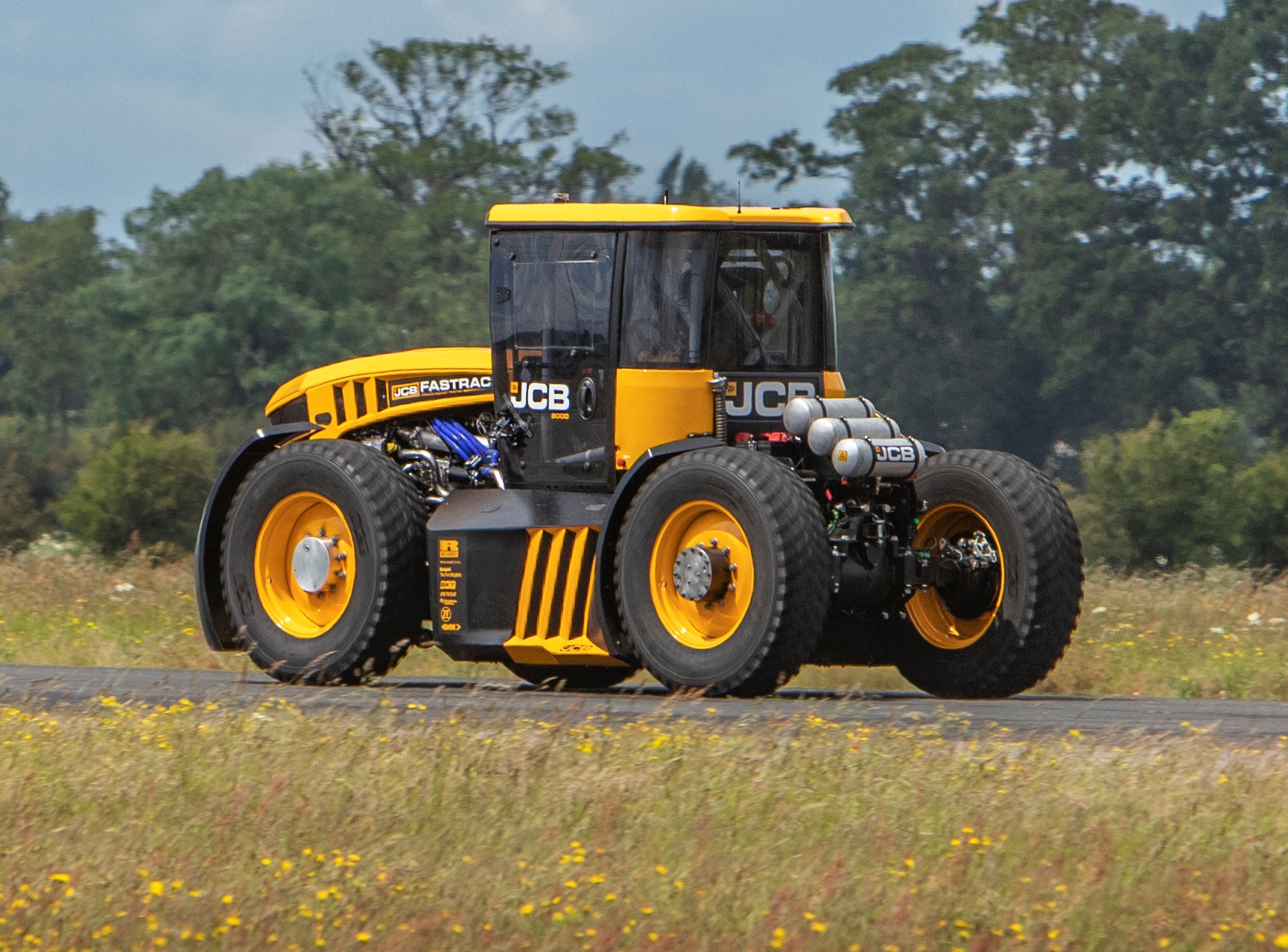 JCB Fastrac hits 103.6mph to set British record - Profi