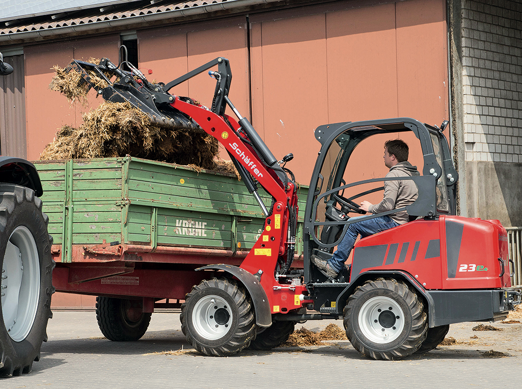 Schäffer 23e wheeled loader: Recharging from the socket - Profi