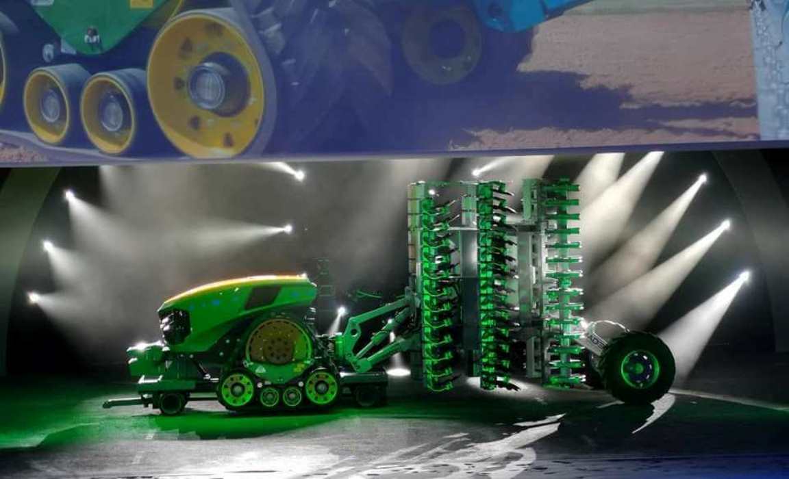 Autonomous/electric John Deere tractor prototype - Profi