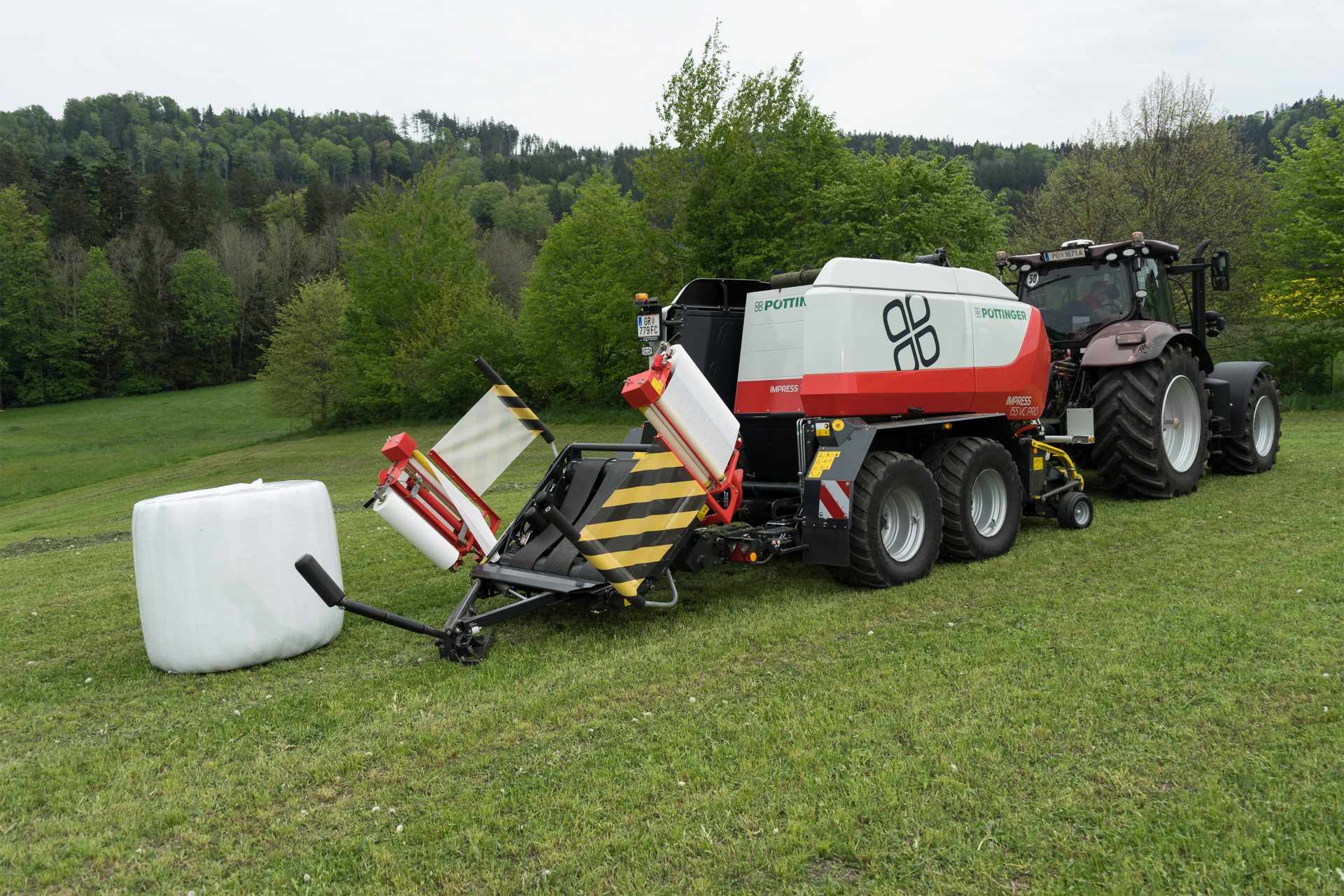 Agritechnica 2019 Preview: Pöttinger bale turner - Profi