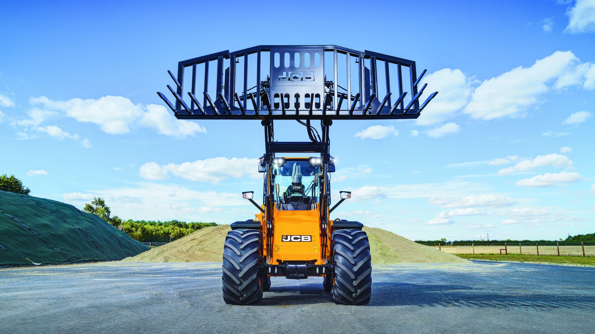 Folding forks for top-end JCB loaders - Profi