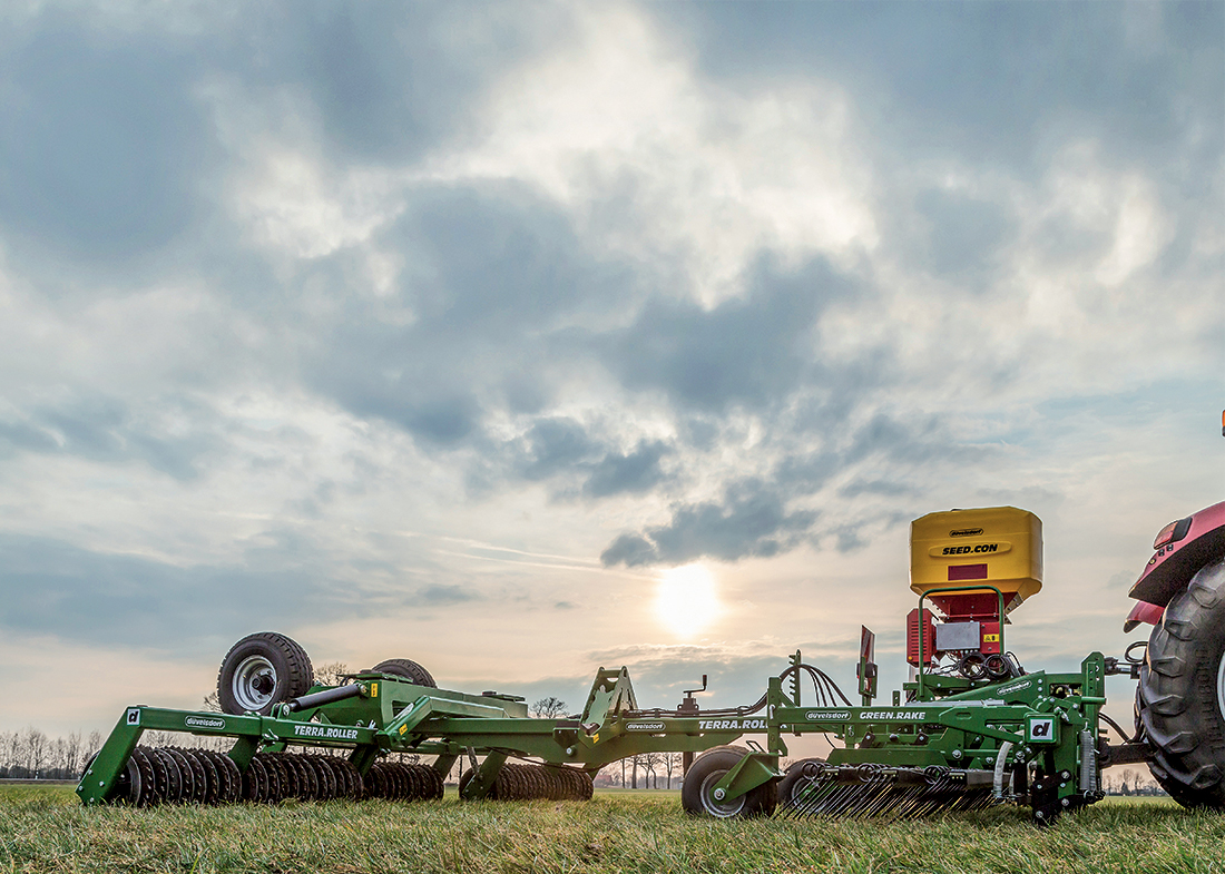 Düvelsdorf GreenRake Expert grass harrow: All aboard the grass train ...