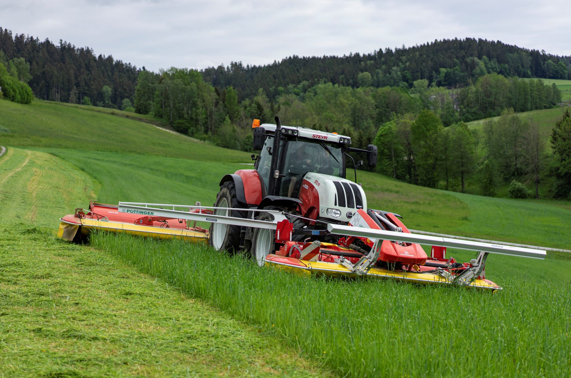 Pöttinger field tests mower detection system - Profi