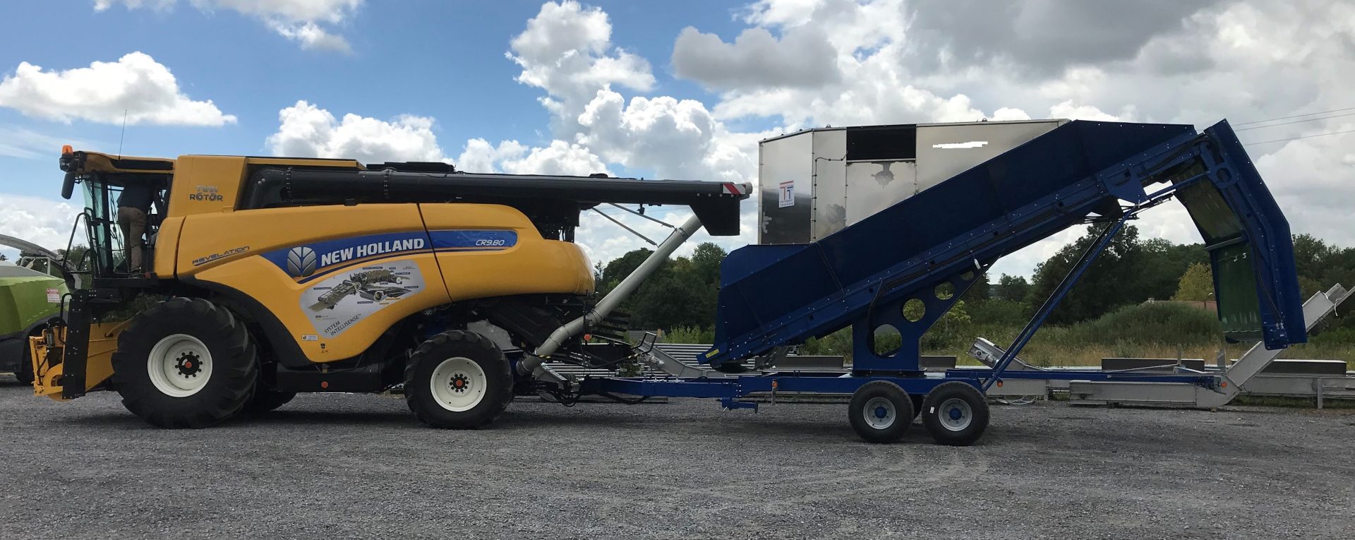 Trailed combine harvester chaff collector - Profi