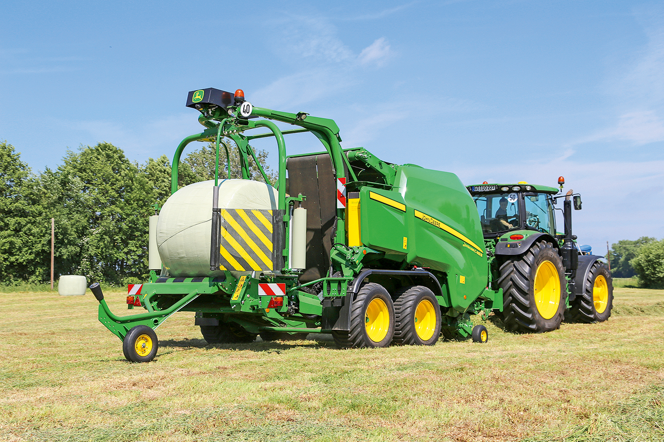 John Deere C461R variable baler-wrapper: Variable bale sizes, rapid ...
