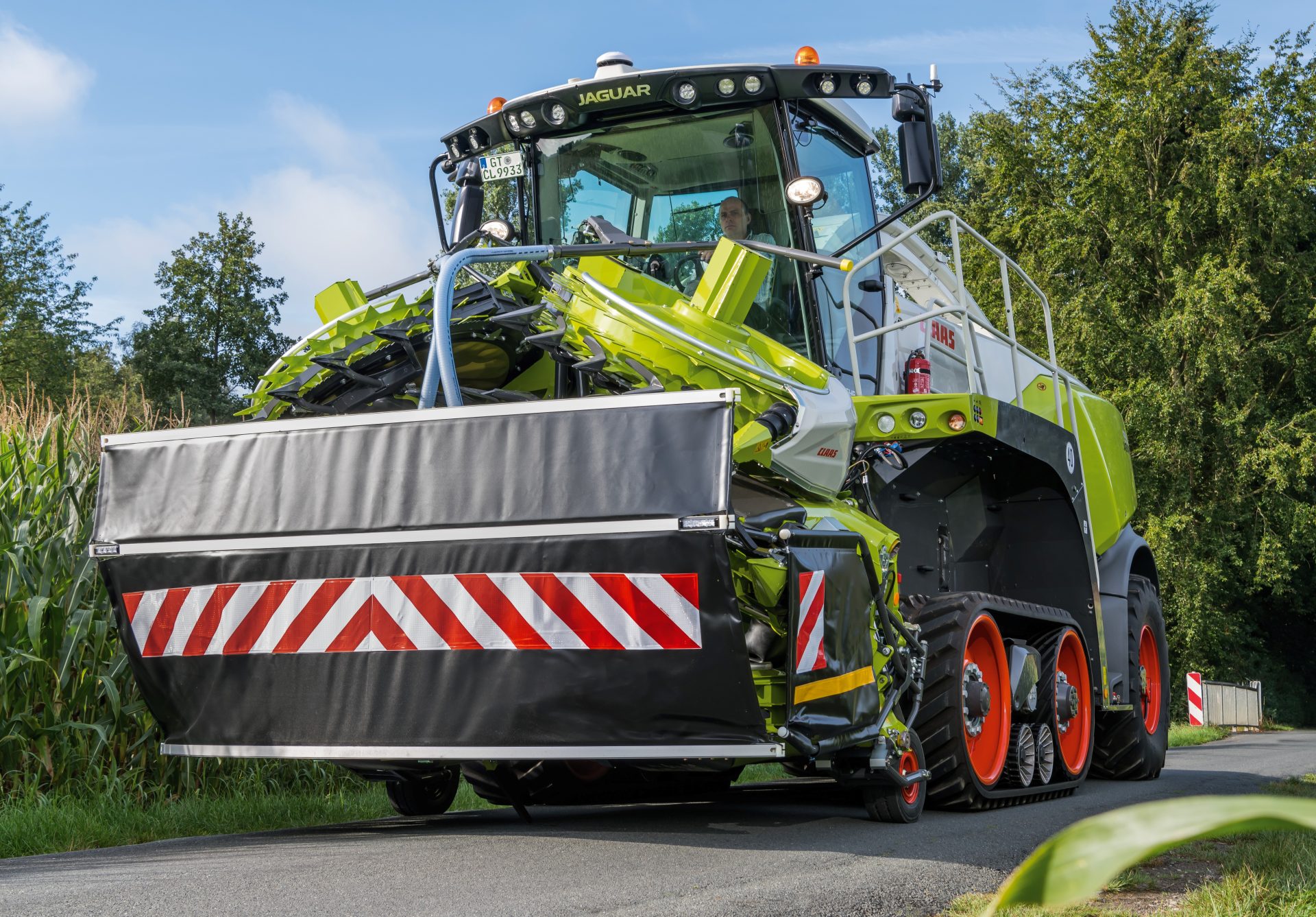 Claas Orbis 900 folds to 3.0m for transport - Profi