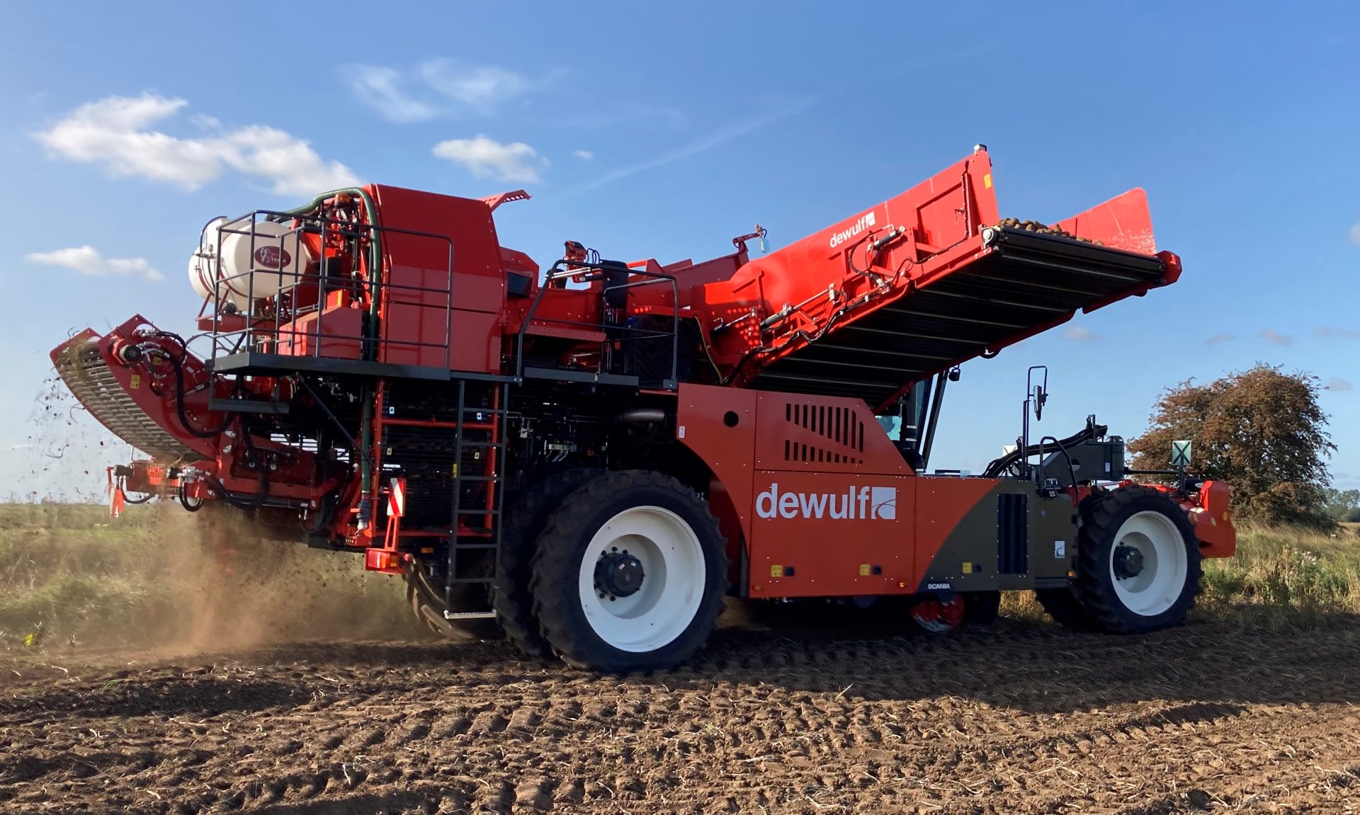 Dewulf updates R3060 harvester - Profi