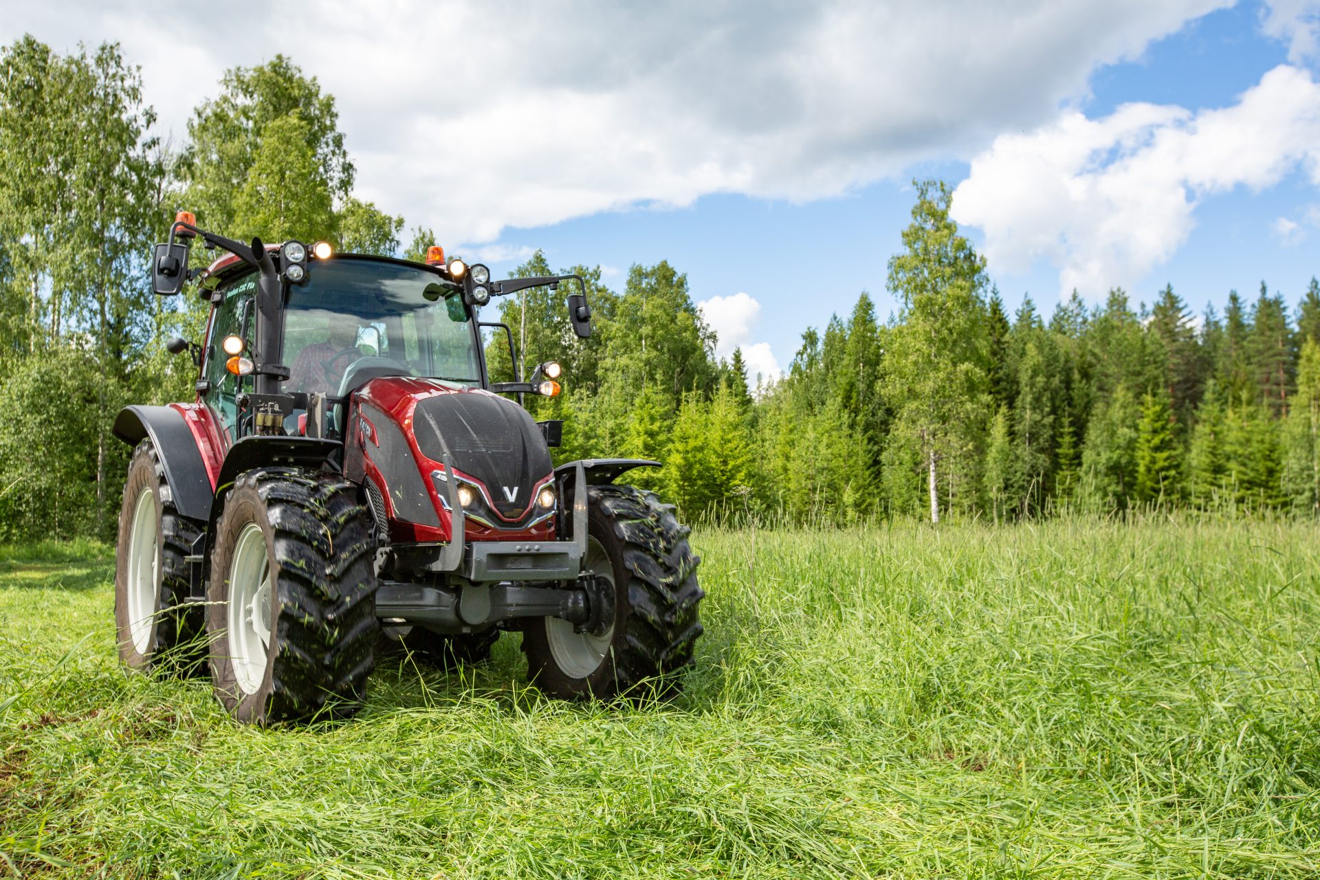 Valtra launches new A5 - Profi