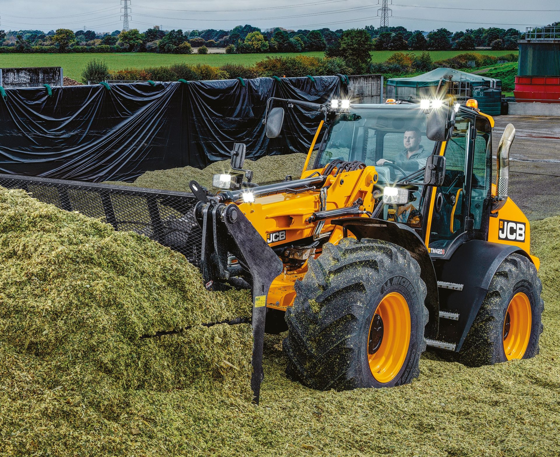 JCB packs more power into TM - Profi