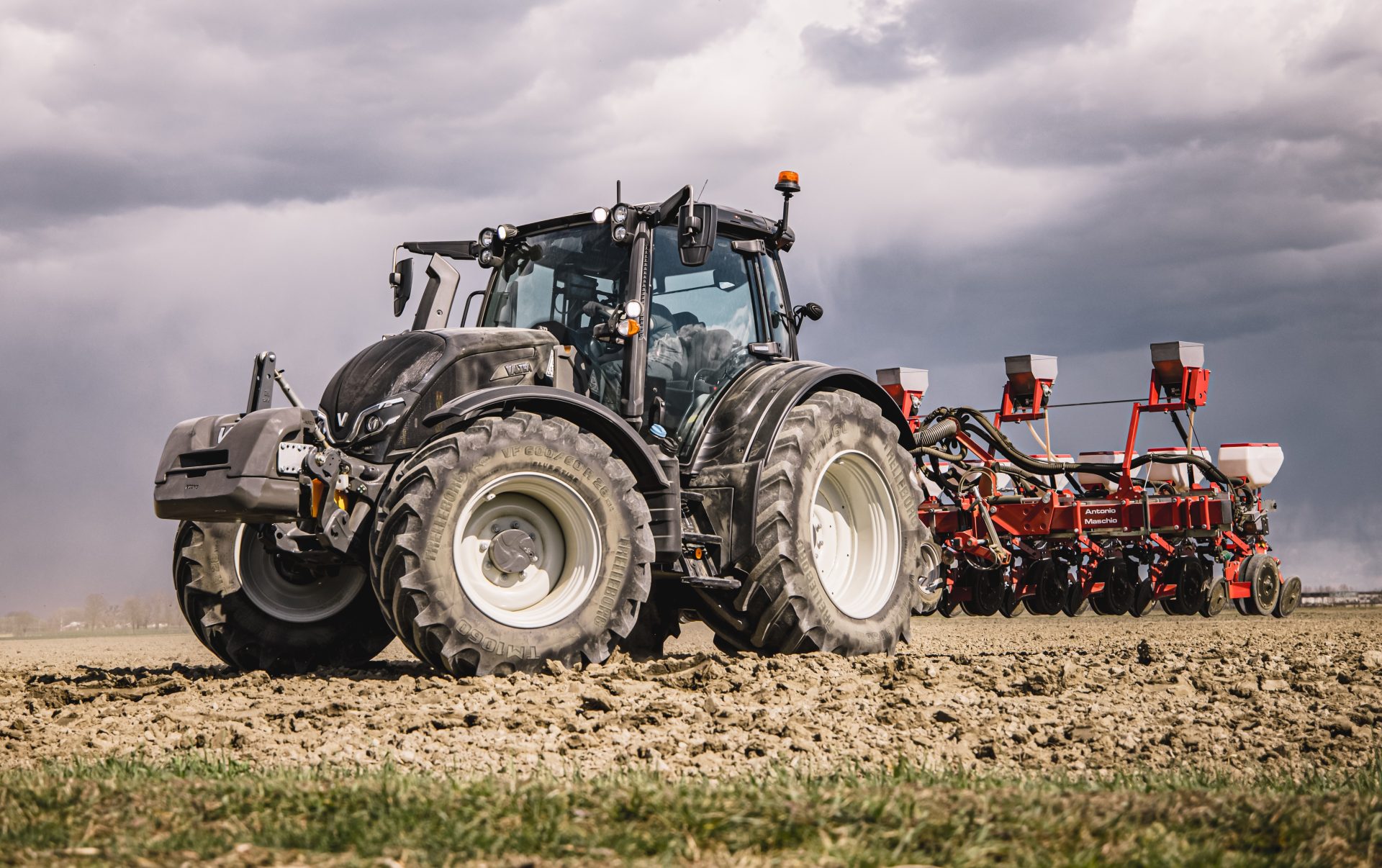 Valtra revamps N5 and T5 tractors - Profi