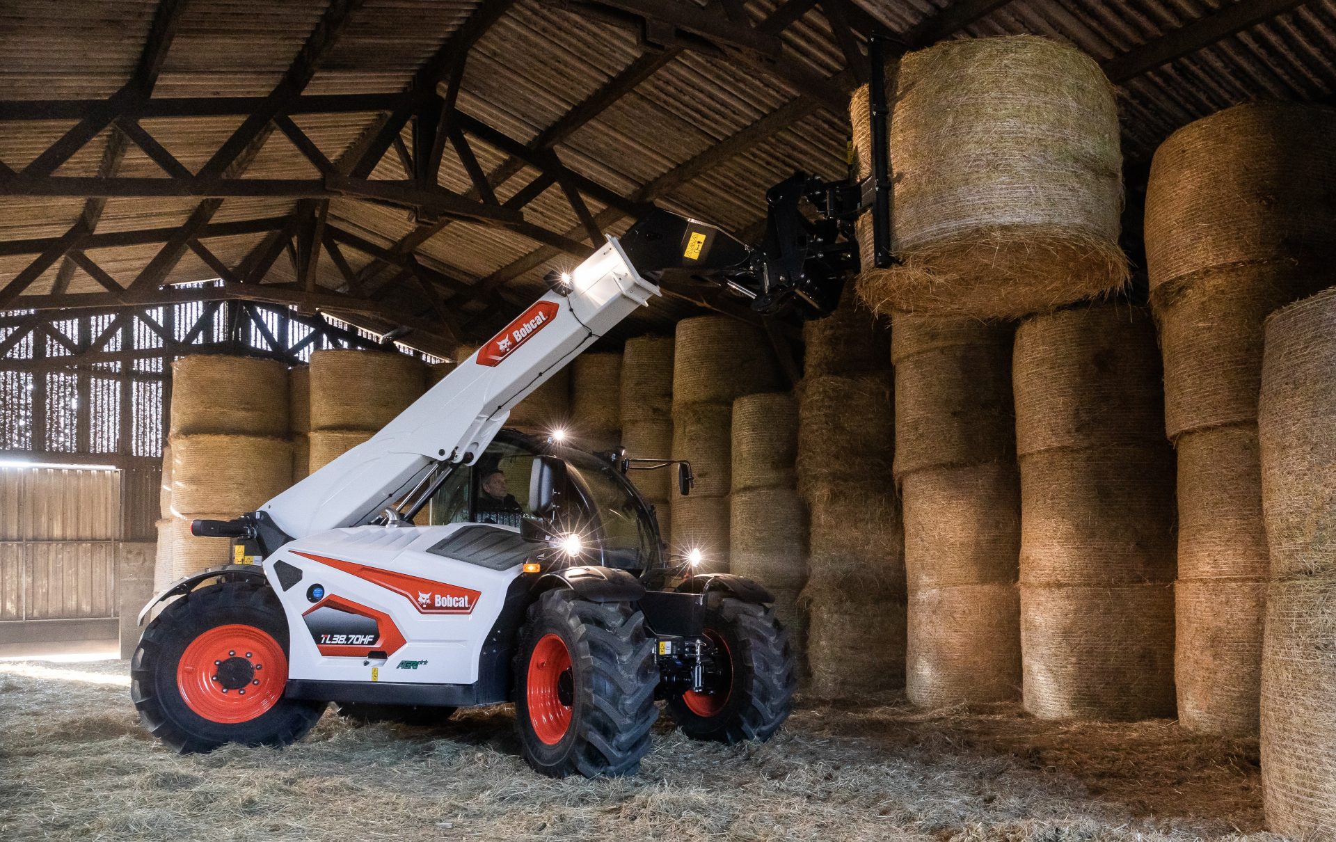 Bobcat aims high with latest telehandlers - Profi