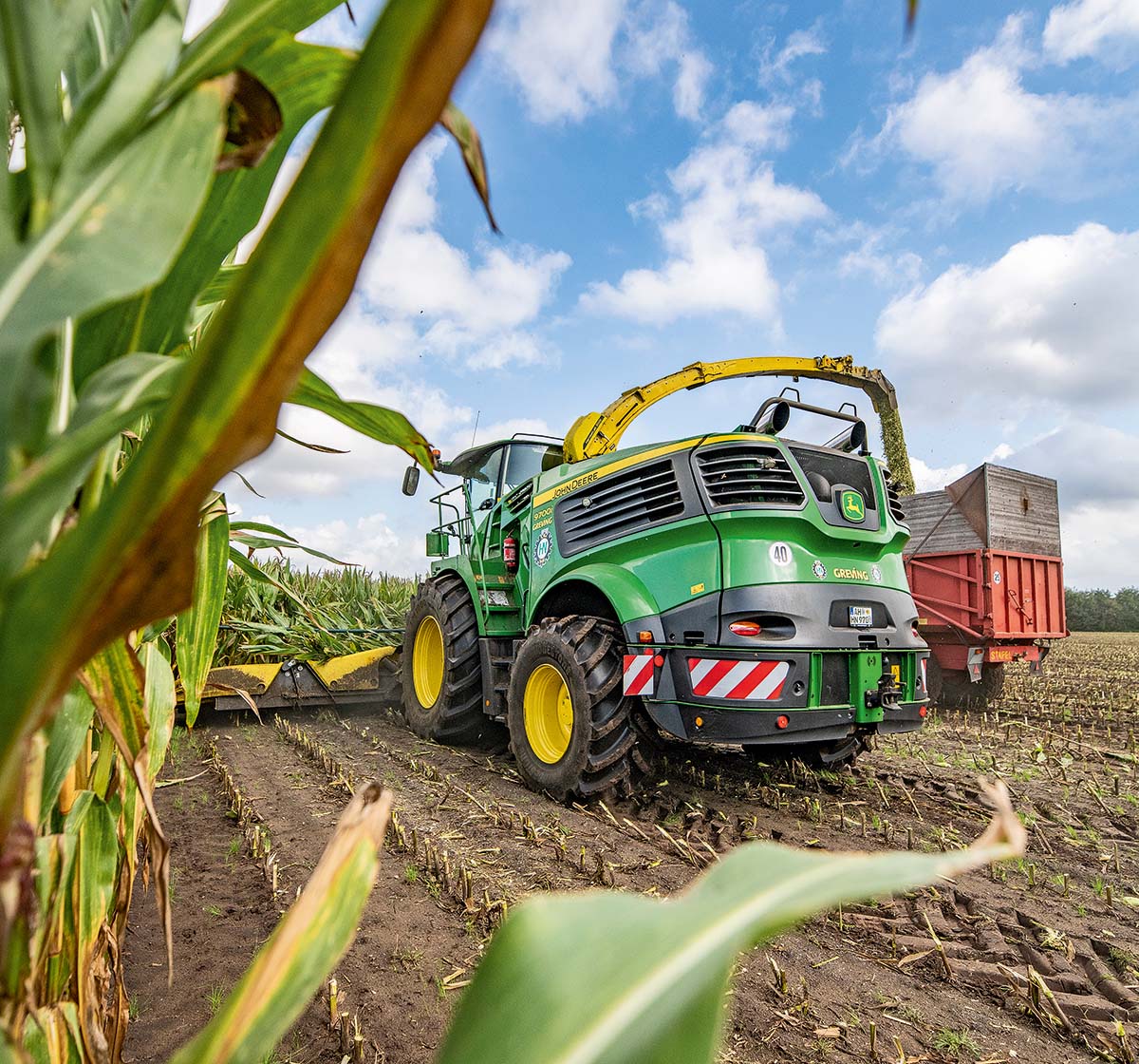 John Deere 9700i self-propelled forager: Maize muncher - Profi