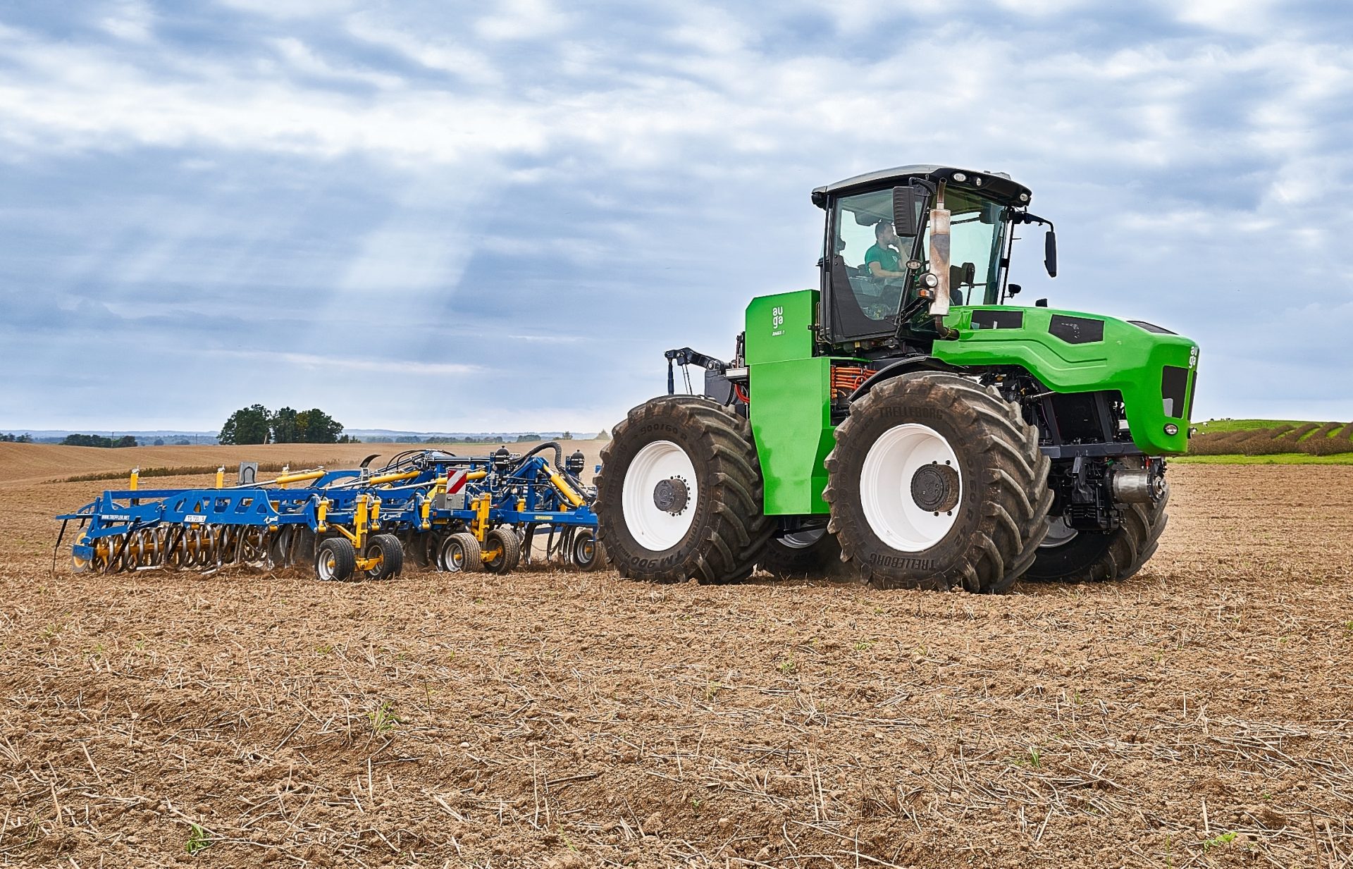 Homemade 400hp hybrid tractor - Profi