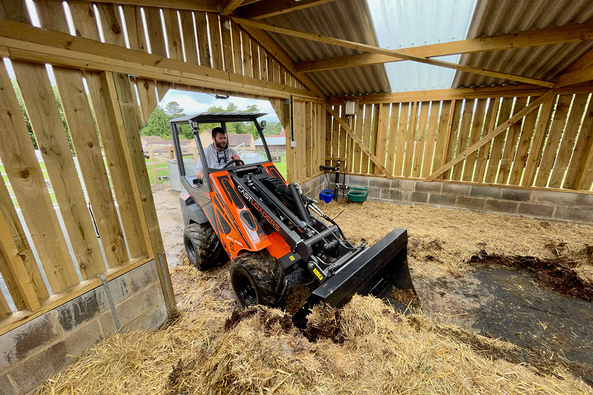 Cast Loaders 33TLX Carbon compact pivot driving impression - Profi