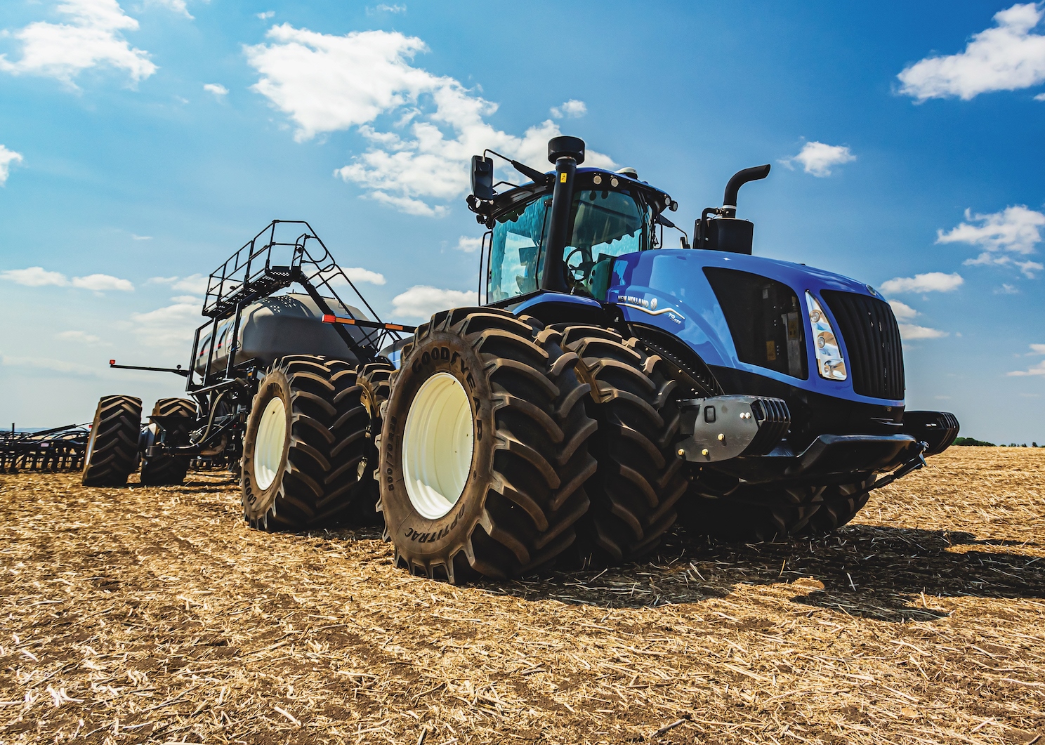 New Holland T9 with nearly 700hp - Profi