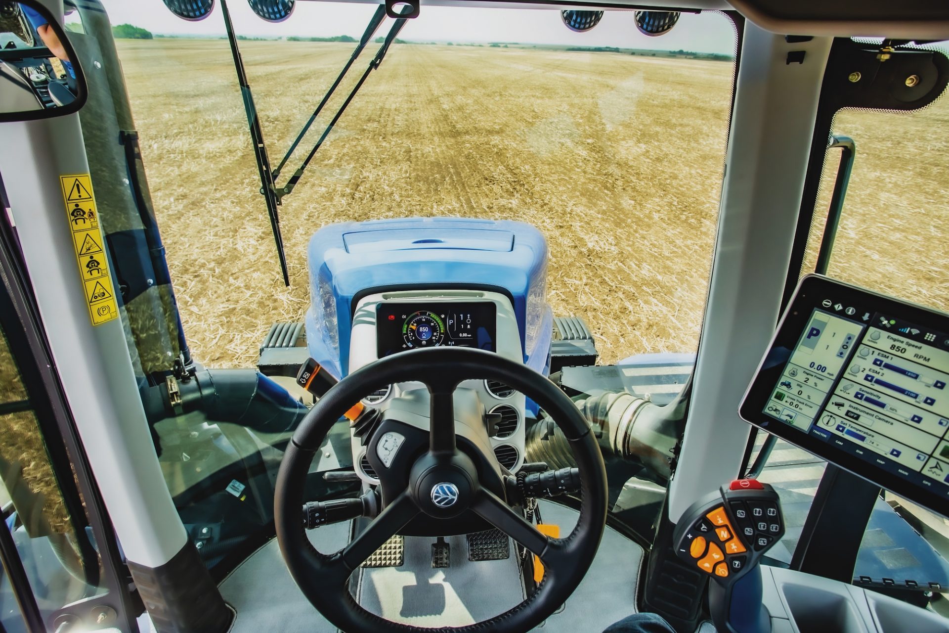 New Holland T9 with nearly 700hp - Profi