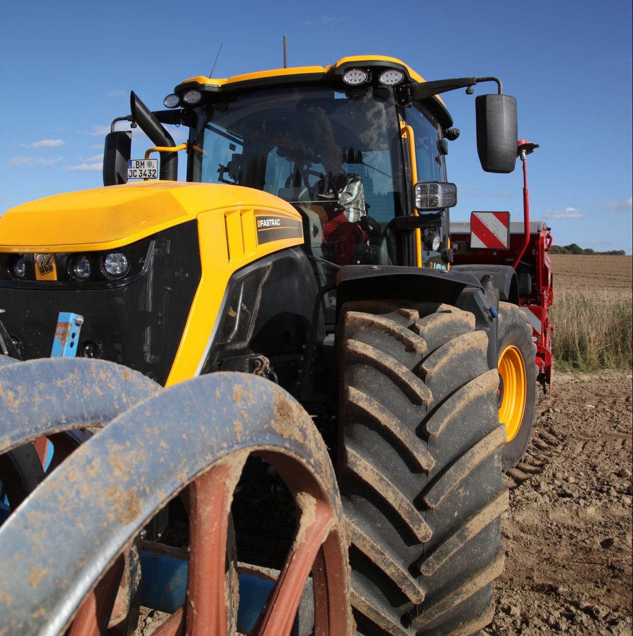 JCB Fastrac 4220 Icon: Smarter and just as fast - Profi