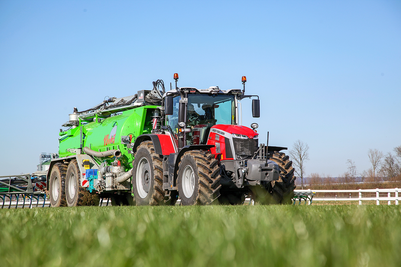 Massey Ferguson 8S.305 Dyna-VT: Stepping up a gear - Profi