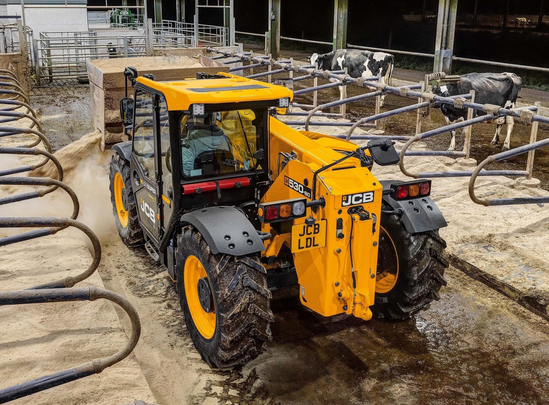 Compact JCB Loadall for tight spaces - Profi