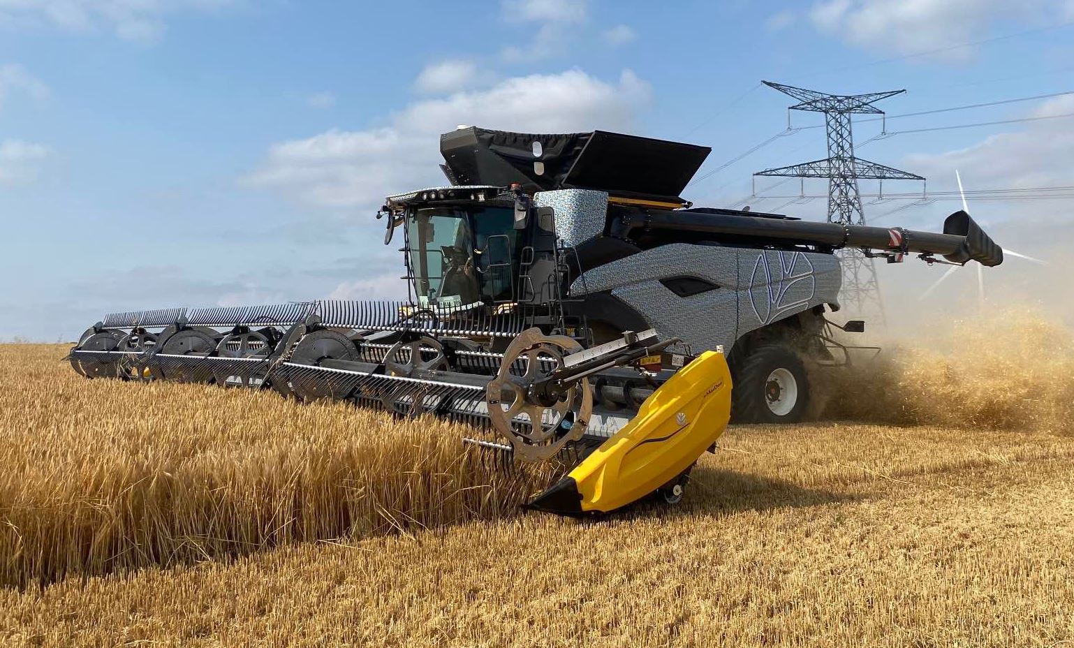 New Holland CR11: new flagship combine - Profi