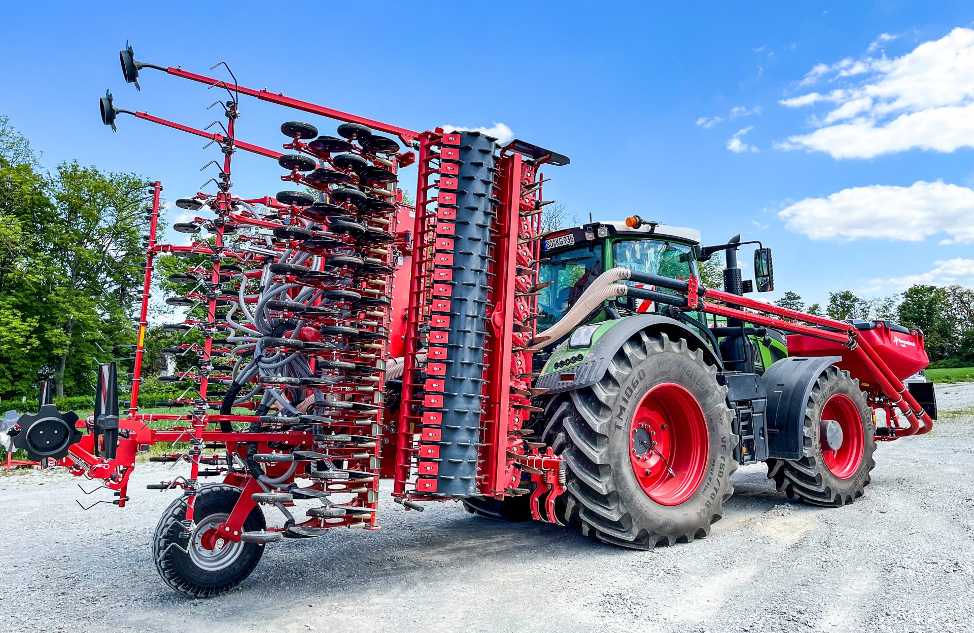 Kverneland power harrows, sprayers and mergers - Profi