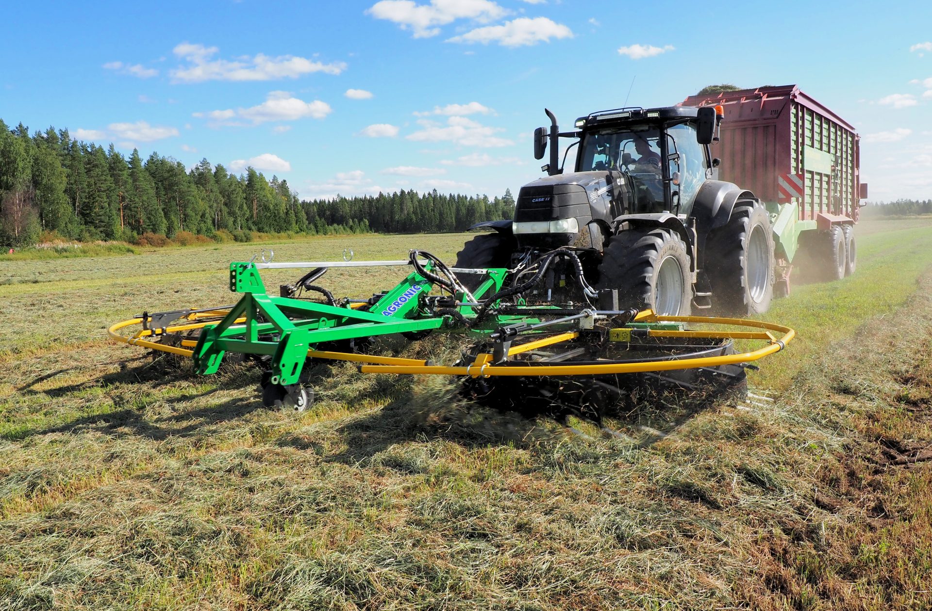 Wider front rake and first Agronic stone picker - Profi