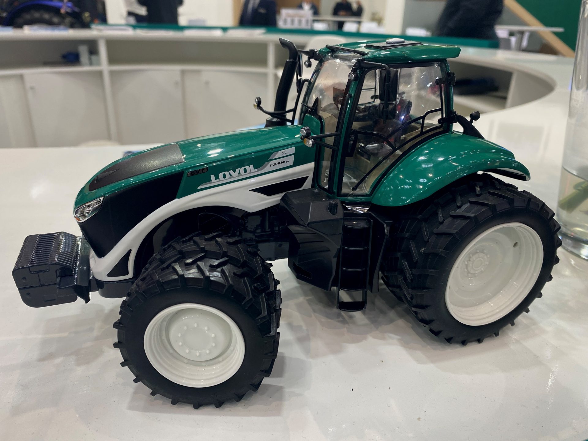 Lovol tractors return to Europe - Profi