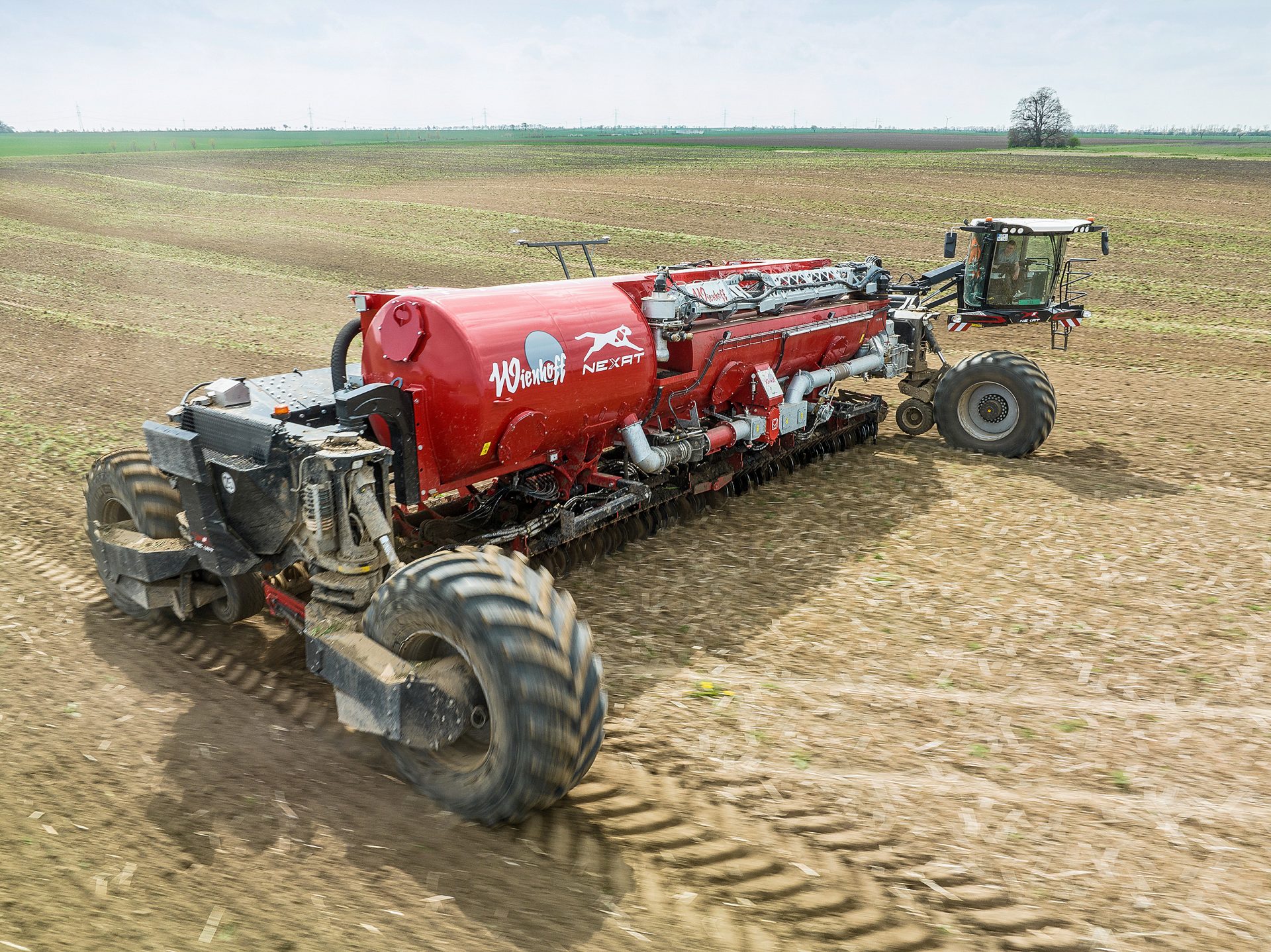 Nexat Wide-Span gantry system: Dream machine for big fields - Profi